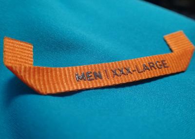 Cina Etichette di abbigliamento tessute personalizzate Etichette su tela stampate Etichette su tela Patch di abbigliamento personalizzati in vendita
