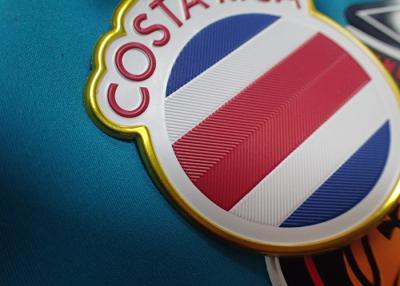 Cina Patch di gomma personalizzato con logo in PVC / ferro in rilievo 3D su patch di tessuto in vendita