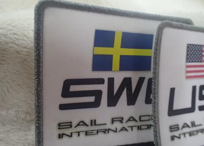 Cina Doppia facciata di poliestere Patch di stoffa personalizzati Etichetta di stampa di codice a barre di abbigliamento in vendita