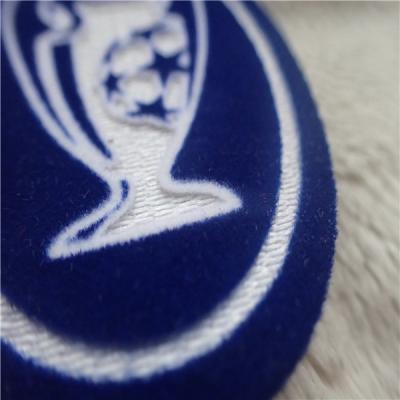 Cina Forma ovale Patch personalizzati ricamati Uniforme a sfera Plush Monocromo Flocking Transfer di calore in vendita
