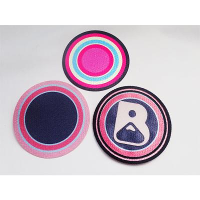 China 3D Flocking Badge Hierro personalizado / cosido en parches de tela para el logotipo en relieve de Parche de prendas de vestir en venta