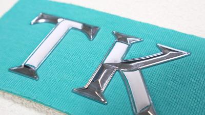 中国 3D メタルパッチ 彫刻ロゴ 高周波TPU 衣料品の熱伝送ラベル 販売のため