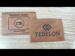 Couleur Pantone Microfibre Suède PU Patches en cuir en relief cousue sur les vêtements