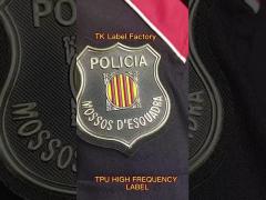 Logotipo de transferência de calor de metal Tpu prateado preto 3D para vestuário