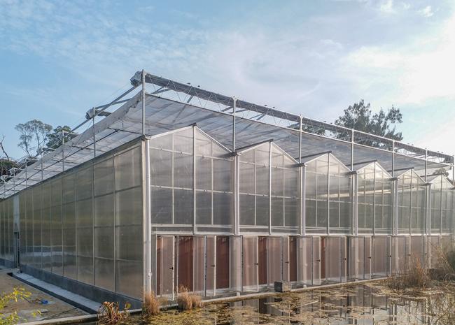 Polycarbonate greenhouse interior structure