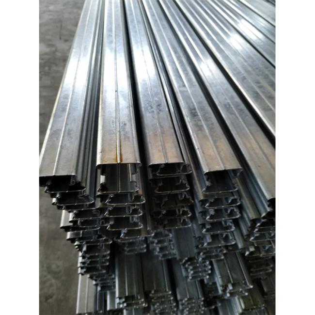 Wiggle wire material close-up