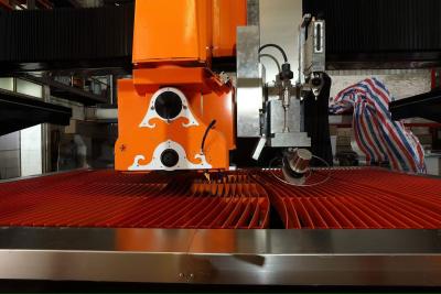 China Flexible 5 Axis Waterjet Bridge Saw Cutting Machine For Metal Stone Cutting Applications for sale