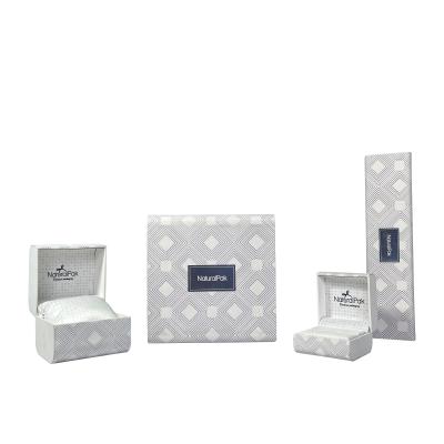 China Classy Luxury Jewelry Packaging Boxes Gorgeous Bracelet Gift Box With Pillow for sale