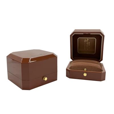 China Octagon Shape Spray Painted Luxury Jewelry Case For Ring Te koop
