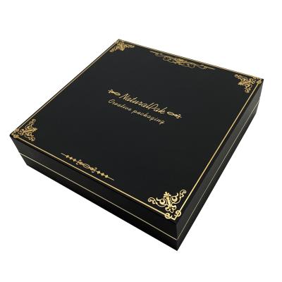 Cina Gold Pattern Luxury Jewelry Packaging Boxes Wrapped By Special Paper in vendita