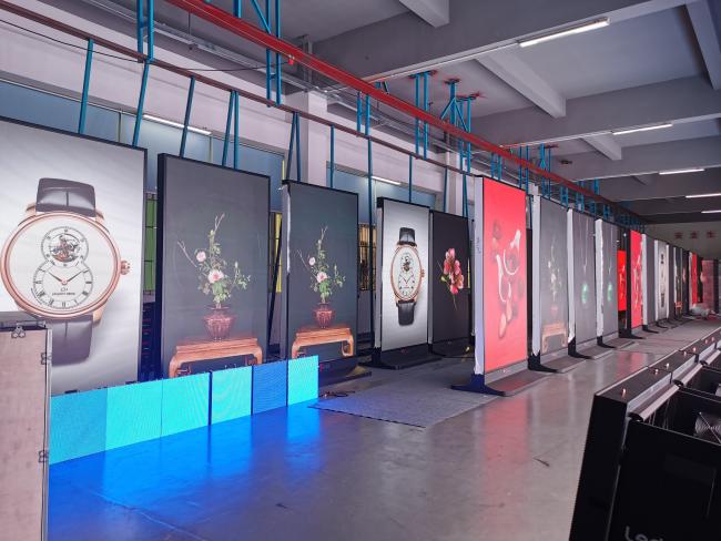 Gposter-B Series LED display installation example