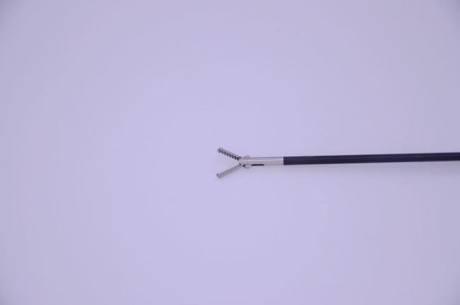 Laparoscopic Instrument Pediatric Grasping Forceps with Distal 2+3 Claws