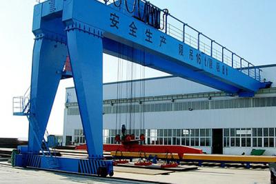 China Double Girder Semi-Gantry Crane    Lifting capacity: 5～200t Span: 18～36m Lifting height: 10～33m for sale