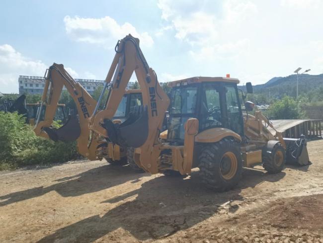 Earth-Moving Machinery Retroescavadeira Wheel Front Loader and Backhoe