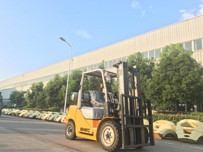 Petrol Forklifter LGP Fork Lifts 3tons Forklift with Gas Cylinder