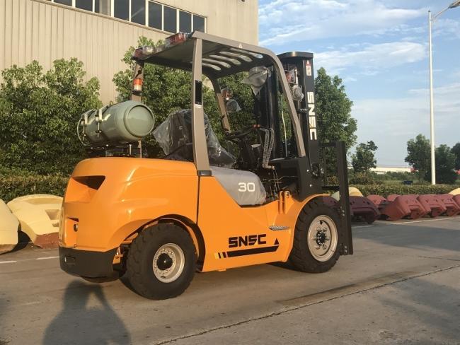 Petrol Forklifter LGP Fork Lifts 3tons Forklift with Gas Cylinder