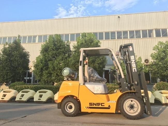 Petrol Forklifter LGP Fork Lifts 3tons Forklift with Gas Cylinder