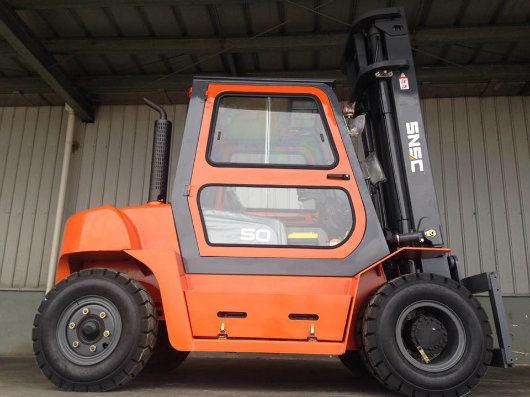 5tons Diesel Forklift with Paper Roll Clmap