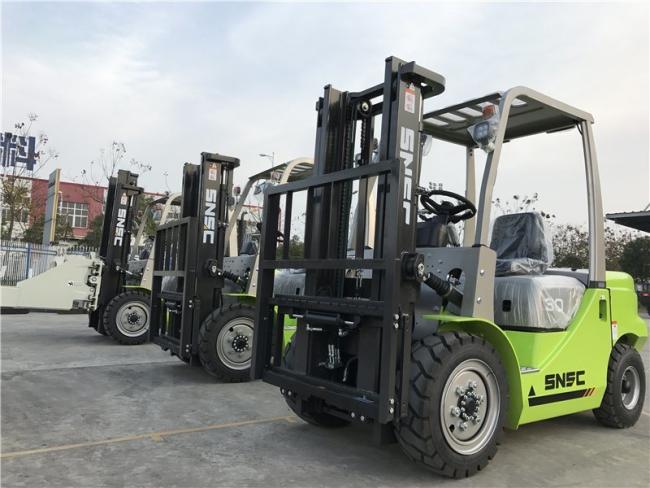 Brick Diesel Forklift with Block Clamp Attachment