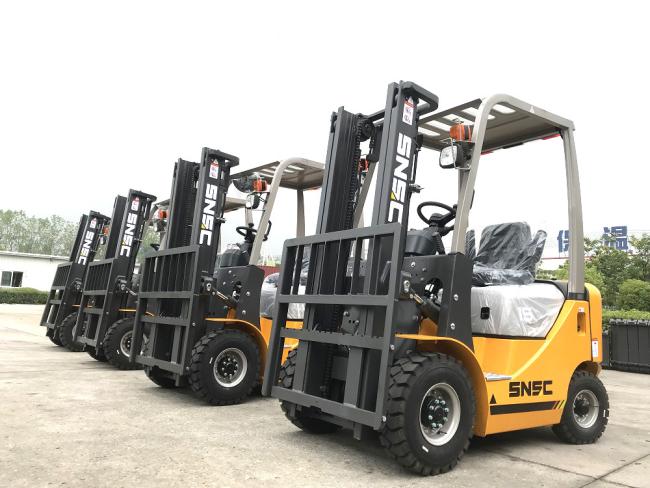 Mini 1.5ton 1.8ton Diesel LPG Snsc Empilhadeira Forklift for Sale