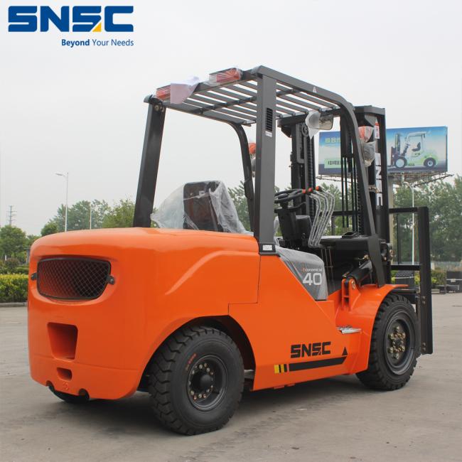 40 Ton Diesel Forklifts with Block Clamp Attachment