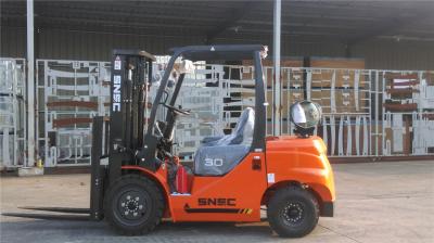 China LGP Power 3000kgs Gas Fork Lifter Chinese Guangqing Engine Model for sale