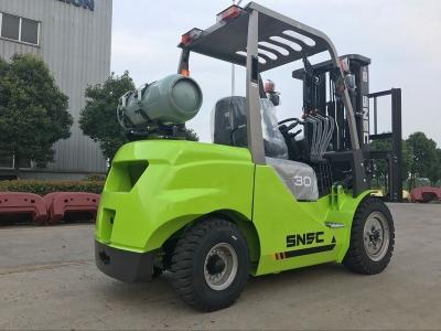 Cina Camione di sollevamento a gas LPG da 500 mm con motore Nissan e posizione regolabile della cabina in vendita