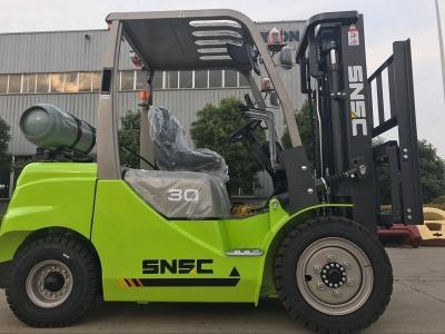 Cina Camione di sollevamento a gas LPG da 500 mm con motore Nissan e posizione regolabile della cabina in vendita