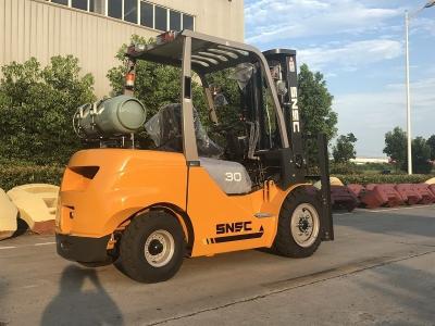 China Posicionamiento de la cabina ajustable 1.5t 2t 2.5t 3t 3.5t GPL Gasolina de carretilla elevadora en alta demanda en venta