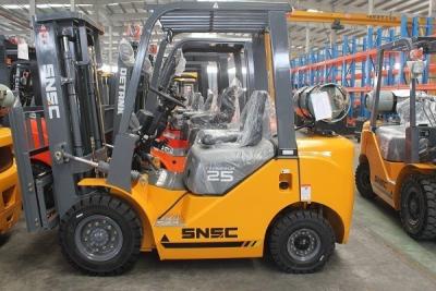 China Side Shifter 2,5 ton benzine LPG gas vorkheftruck met aanpasbare hydraulische transmissie Te koop