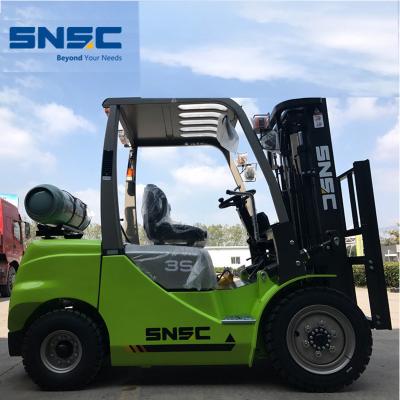 China Nissan Motor 3,5 t Gasgabelstapler mit pneumatischen oder festen Reifen 2825*1230*2170 mm zu verkaufen