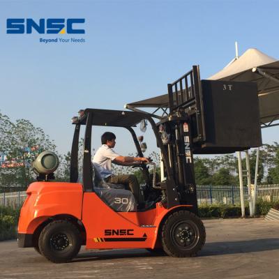 Cina Giappone Nissan Motor Snsc 3 tonnellate di carrello elevatore a GPL con centro di carico 500 mm Combustione ordinaria in vendita