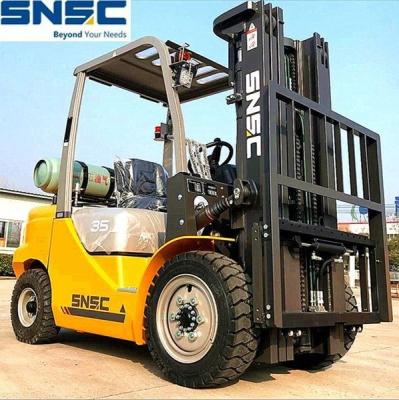 China 1070*125*50mm tamaño de tenedor 3.5 toneladas Lp Gas elevadora elevadora con cambios laterales y motor Nissan en venta