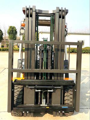 China 1070*125*50mm tamaño de tenedor 3.5 toneladas Lp Gas elevadora elevadora con cambios laterales y motor Nissan en venta