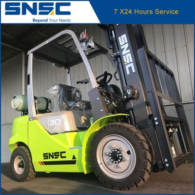 China 3000 kg LPG gas vorkheftruck met Japan Nissan motor en hydraulische versnellingsbak Te koop