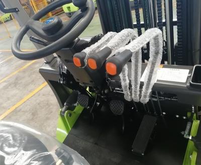 Cina 3350 kg 2 tonnellate Container forklift con altezza di sollevamento di 4500 mm e posizione regolabile della cabina in vendita