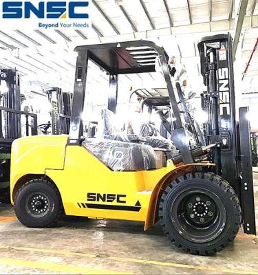 Cina 4 tonnellate di motore Isuzu anteriore doppio pneumatico Z3000mm motore diesel Engie carrello elevatore per un funzionamento regolare in vendita