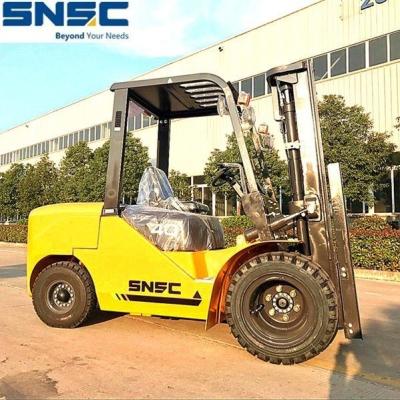 Cina 4 tonnellate di motore Isuzu anteriore doppio pneumatico Z3000mm motore diesel Engie carrello elevatore per un funzionamento regolare in vendita