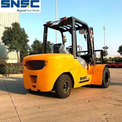 Cina 4 tonnellate di motore Isuzu anteriore doppio pneumatico Z3000mm motore diesel Engie carrello elevatore per un funzionamento regolare in vendita