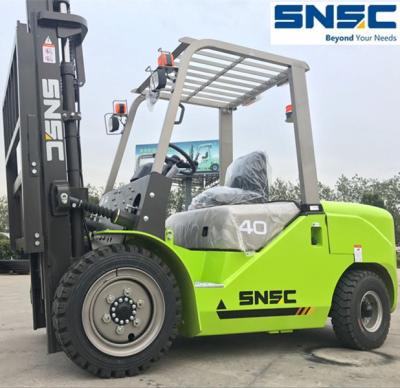 Cina Fd40 Isuzu carrello elevatore diesel standard da 4 tonnellate con motore e capacità di carico di 5100 kg in vendita