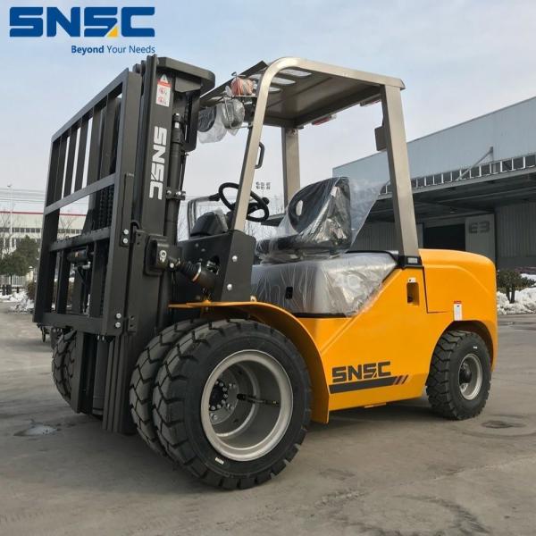 Quality Heavy Duty Container Lifting 4ton Diesel Forklift with Closed Cabin and LED Lights for sale