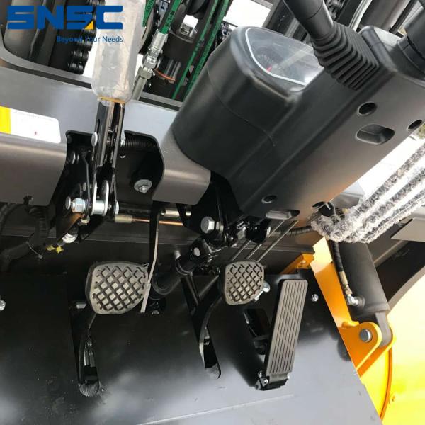 Quality Heavy Duty Container Lifting 4ton Diesel Forklift with Closed Cabin and LED for sale