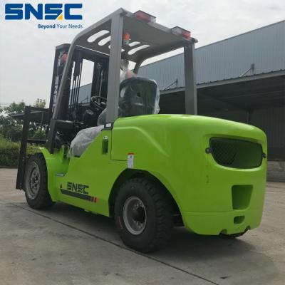 China Adjustable Cab Location and LED Lights 4t Diesel Powered Forklift for Light Industry for sale