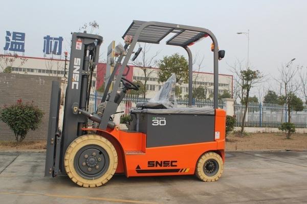 Quality 2 Ton Electric Forklift with Side Shift and 8 Hours Charging Time Versatile for sale