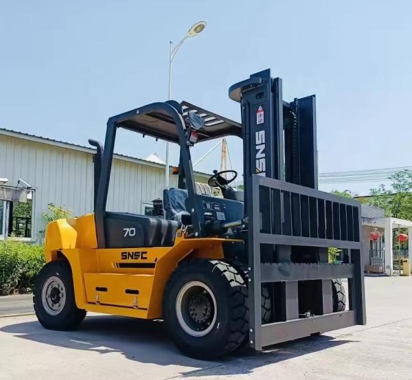 Quality BOXINHUASHENG Hydraulic Pump 4x4 Forklift Truck For Rough Terrain 3.5 Ton for sale