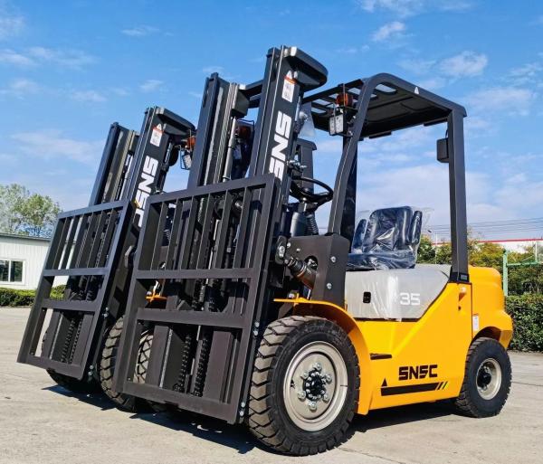 Quality Rough Terrain 3.5ton Diesel All Terrain Wheel Loader Forklift With Yunnei Engine for sale