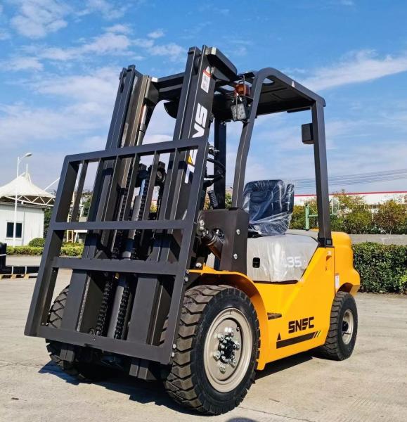 Quality Rough Terrain 3.5ton Diesel All Terrain Wheel Loader Forklift With Yunnei Engine for sale