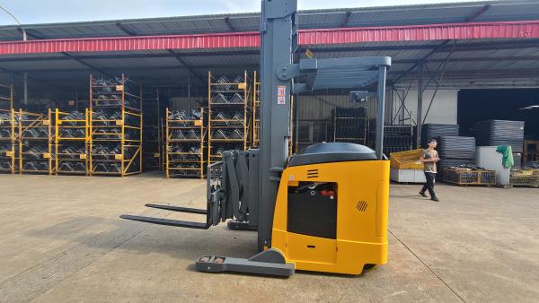Quality 1.5 Ton 2 Ton Double Deep Reach Truck with AC Motor and Duplex / Triplex Full for sale
