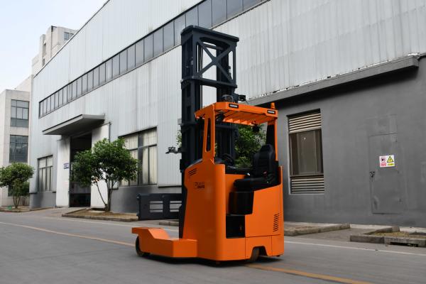 Quality 2900 Kg 4-Directional Electric Battery Operated Reach Truck 3 Ton Multidirection for sale