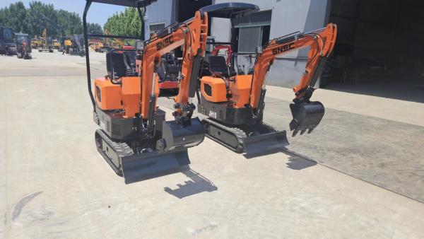 Quality CE EPA 1T 1.5T 2T 3.5T Crawler Mini Excavator Digger With Eaton Hydraulic Valve for sale